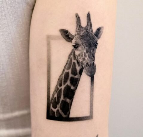 12 Inspiring Giraffe Tattoos To Elevate Your Ink