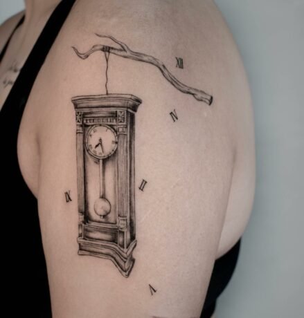 11 Wonderful Clock Tattoo Designs For Women
